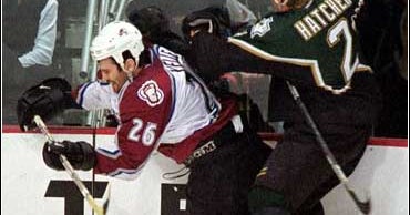 Stars Shine Against Avs - CBS News