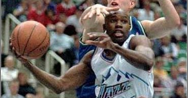 Vaughn Staying With Jazz - CBS News
