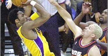 Kobe Comes Through In Clutch - CBS News