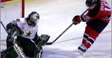 Devils Shoot Down Stars - CBS News