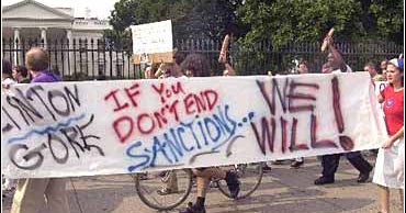 104 Arrests At White House Iraq Rally - CBS News