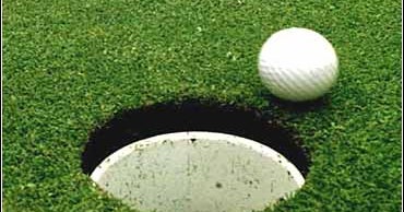 Golf Ball Diver Catches A Break - CBS News