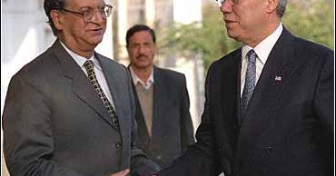 Powell Talking Peace In Pakistan - CBS News