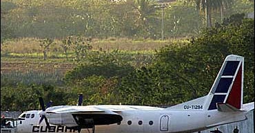 Hijacked Cuban Plane Lands In Florida - CBS News