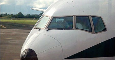 Boeing Issues Windshield Warning - CBS News