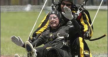 Bush Parachutes On 80th B-Day - CBS News