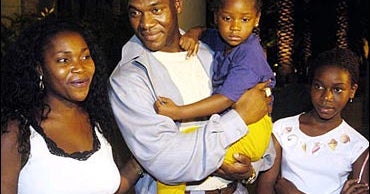 Yankee Reunited With Family - CBS News