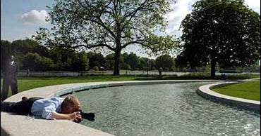 Princess Di Fountain Flows Again - CBS News