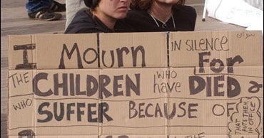 Protesting The President - CBS News