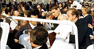 Pope Tells Of Shooting In New Book - CBS News