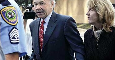 Enron Execs Launch Defense - CBS News