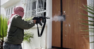 Prison Raid Sparks Palestinian Anger - CBS News