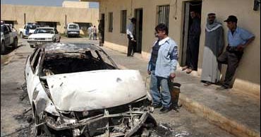 Insurgent Fighters Storm Iraqi Jail - CBS News