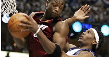 Dwyane Wade Talks Star Jones - CBS News