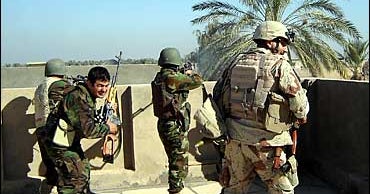 Iraqi Insurgents Shoot It Out With Troops - CBS News