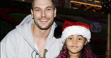 K-Fed Takes His Kids To Disneyland - CBS News