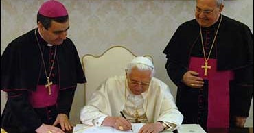 Pope Upholds Celibacy For Priests - CBS News