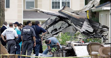 Fla. Small Plane Crash Victims Mourned - CBS News