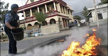 Police Fire Tear Gas At Mobs In East Timor - CBS News