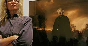 Annie Leibovitz Gets Legal Reprieve - CBS News