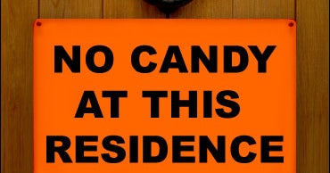 "No Candy" Signs At Sex Offenders' Homes - CBS News