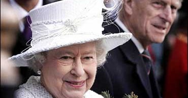 Latest YouTube Star: Queen Elizabeth! - CBS News