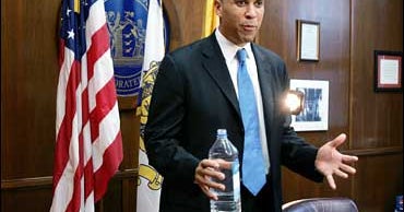 New Jersey Mayor Fights For His City - CBS News