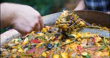 Grilling A Paella Feast - CBS News