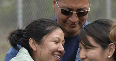 2 Hikers Rescued From Alaska Wilderness - CBS News
