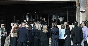 Mourners Gather To Remember Caylee - CBS News