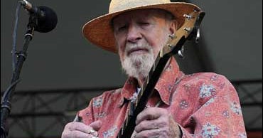 Seeger Rings In 90th Springsteen-Style - CBS News