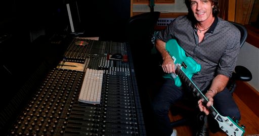 Springfield To Bare Backside On `Californication' - CBS News