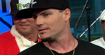 Chilling with Vanilla Ice - CBS News