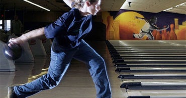 Pro Bowling Crowns First Female Kingpin - CBS News
