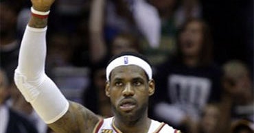 LeBron, Shaq Lead Cavs over Bulls in Playoffs - CBS News