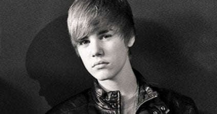 Justin Bieber Fan Frenzy Caused by Manager or Cops? - CBS News