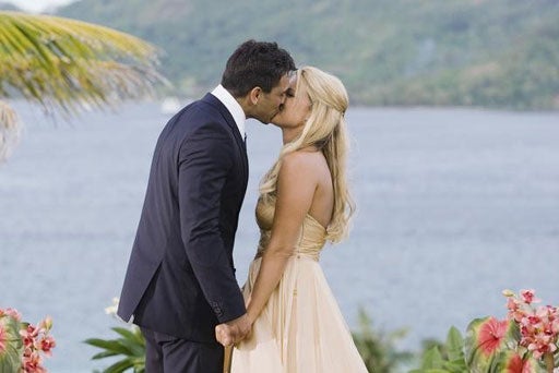Ali and Roberto are the Newest "Bachelorette" Couple - CBS News
