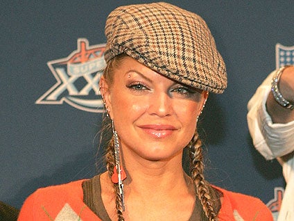 Fergie Has Traded Her Brunette Hair for Blonde - CBS News
