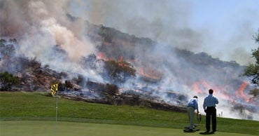 Golfer's Off-Target Swing Sparks 12-Acre Fire - CBS News