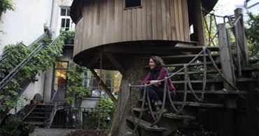 Woman Wins Fight to Keep Treehouse in NYC - CBS News Woman Wins Fight to Keep Treehouse in NYC - CBS News