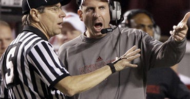Bo Pelini Apologizes for Sideline Tirades - CBS News