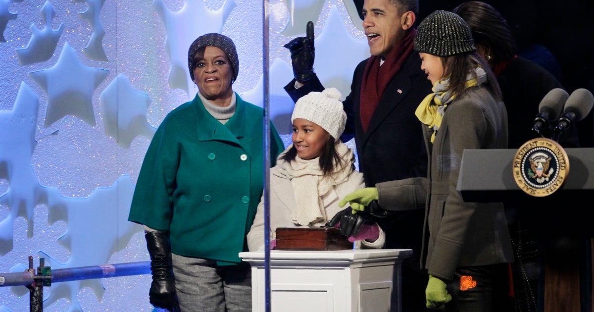 Obama and Family Light National Christmas Tree - CBS News