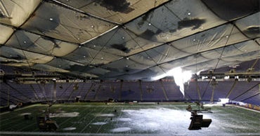 Dome Collapse Moves NFL Game to Detroit - CBS News