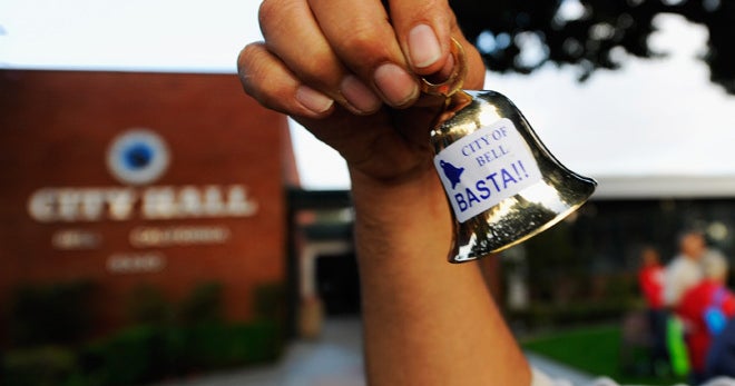 Angry residents of Bell vote on council recall - CBS News