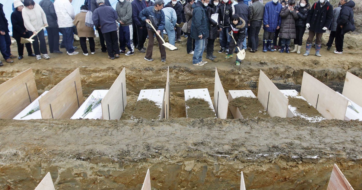 Burials of disaster victims deepen Japan's tragedy - CBS News