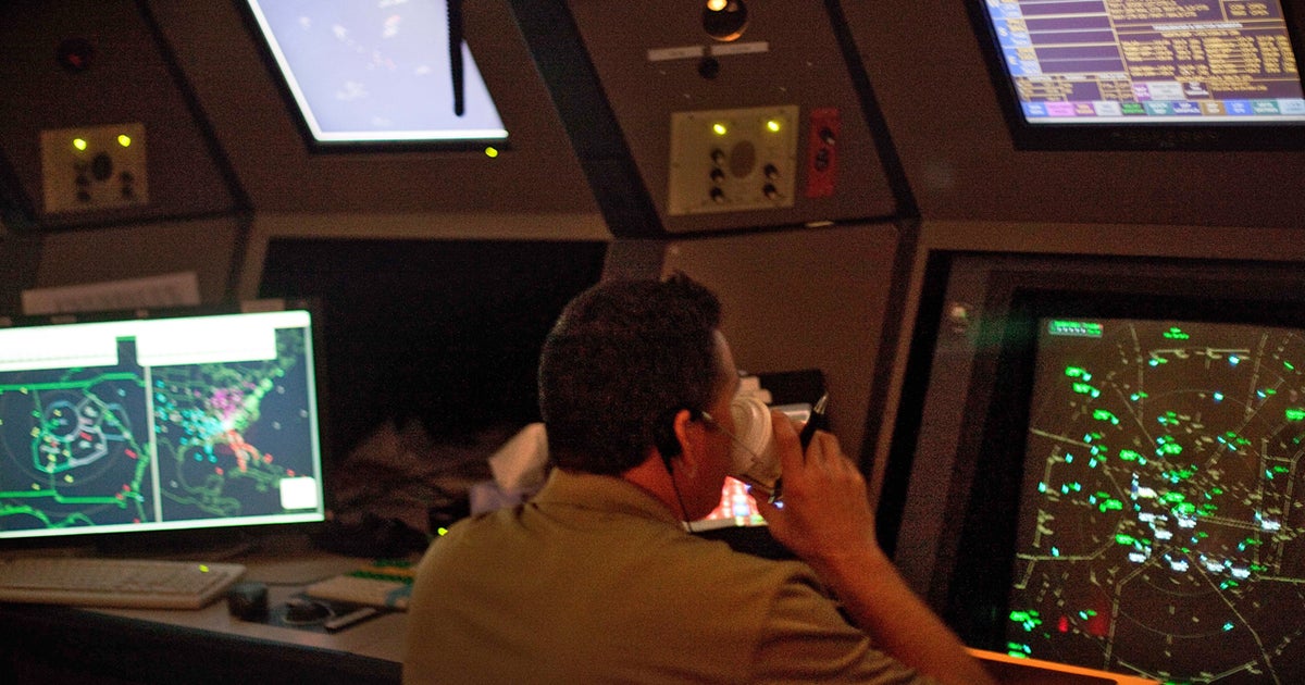 FAA changes up air traffic control management - CBS News