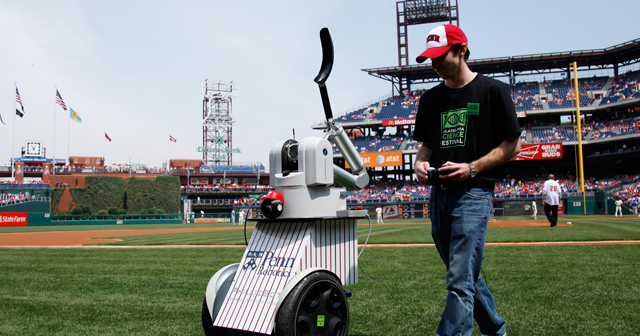 Robot throws out first pitch at Phillies game - CBS News