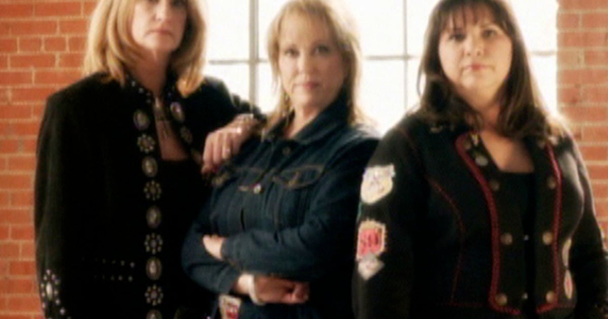 "Facebook Detectives" track new Lisa Stone info - CBS News