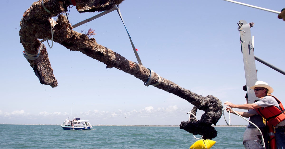 Blackbeard's anchor recovered off N.C. coast - CBS News