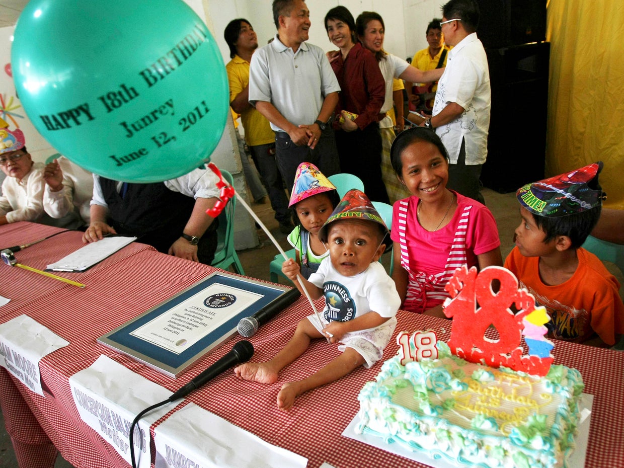 Meet world's shortest man, Junrey Balawing